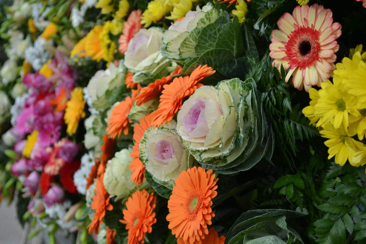 Mga alay na bulaklak, floral coffin spray at funeral wreath